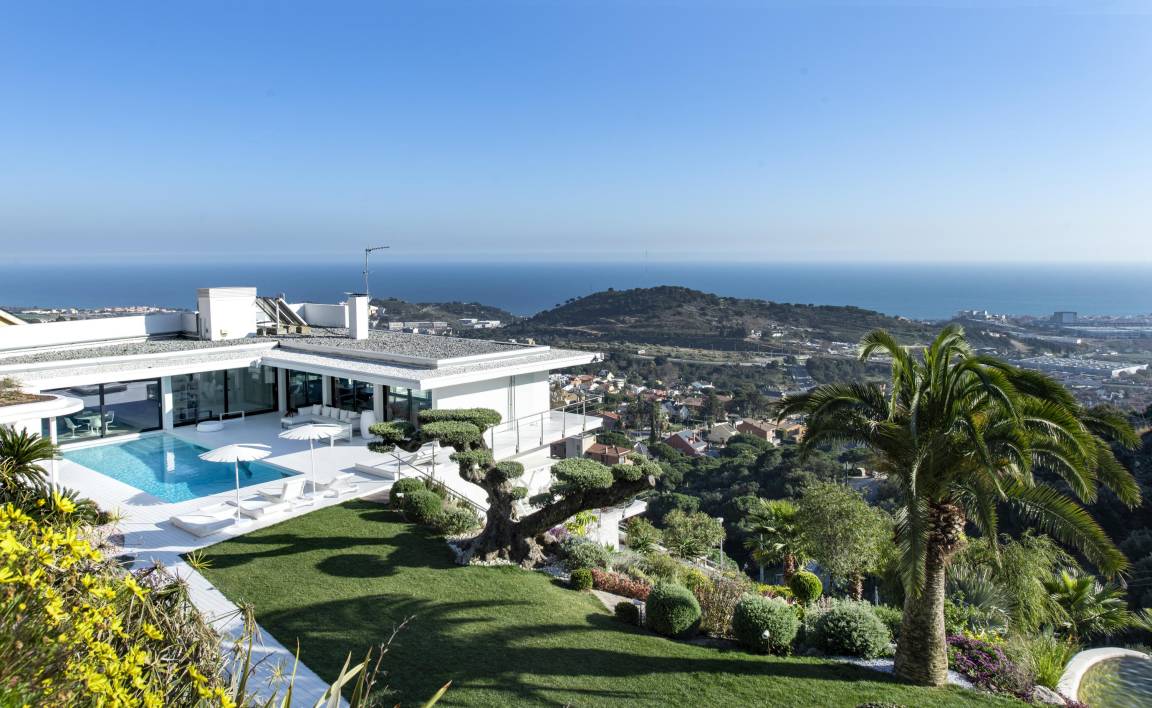 1000 M² Villa ∙ 6 Bedrooms ∙ 12 Guests - El Masnou