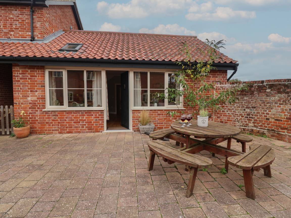 Cottage ∙ 2 Bedrooms ∙ 4 Guests - Ipswich