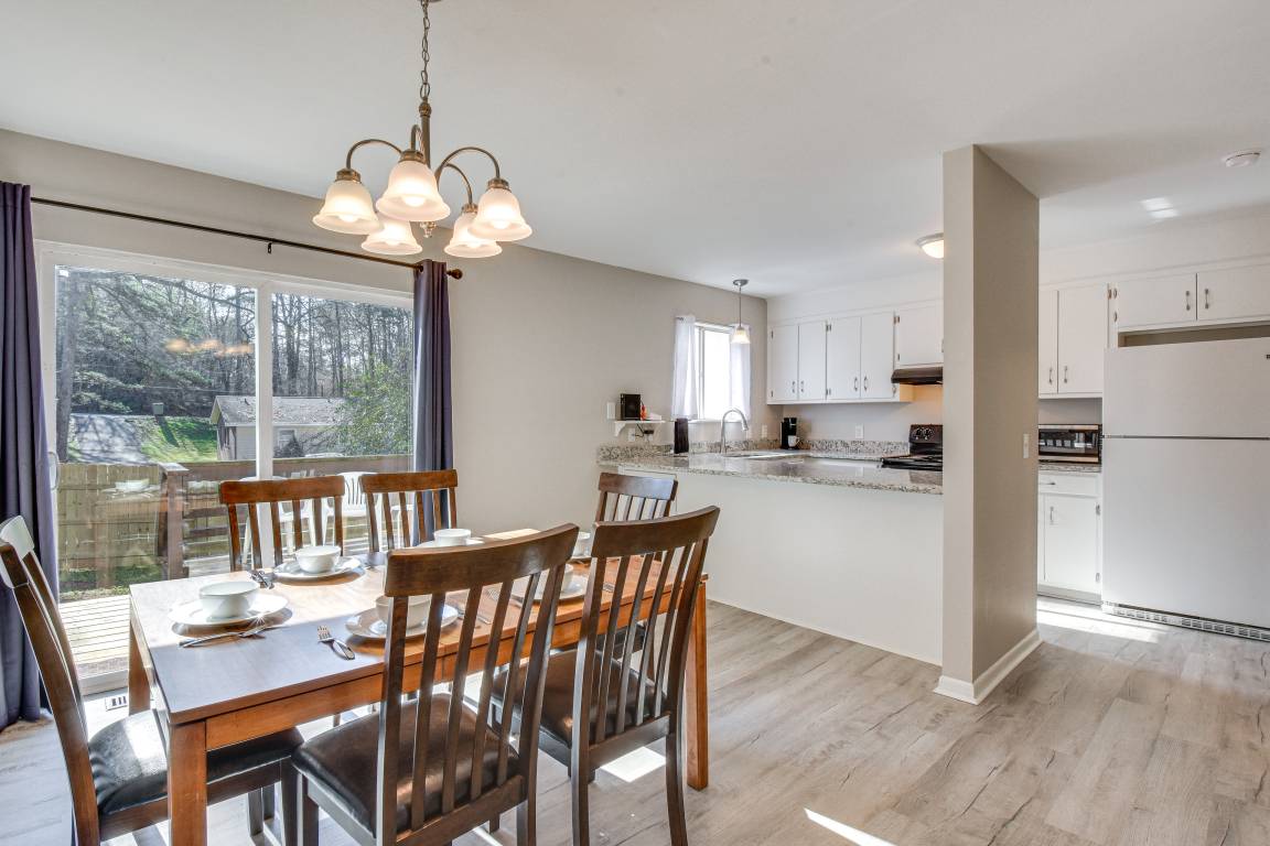 139 M² Apartment ∙ 3 Bedrooms ∙ 6 Guests - Clemson, SC