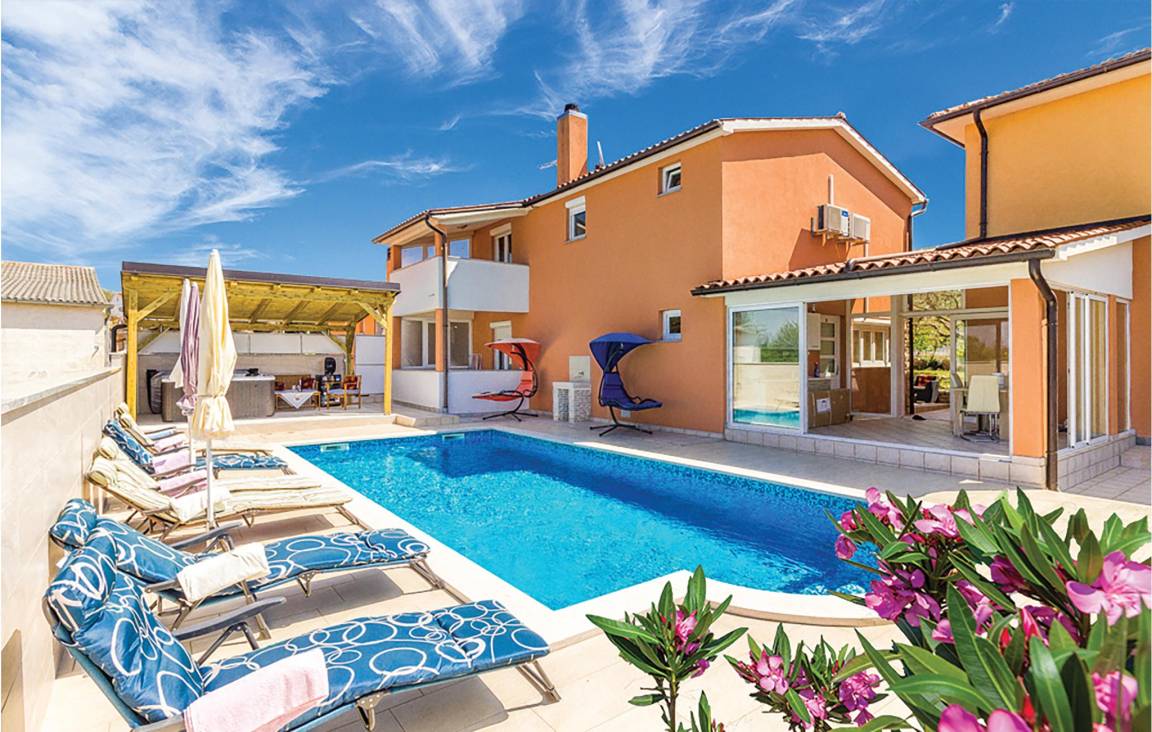 127 M² Maisonette ∙ 3 Bedrooms ∙ 8 Guests - Fažana