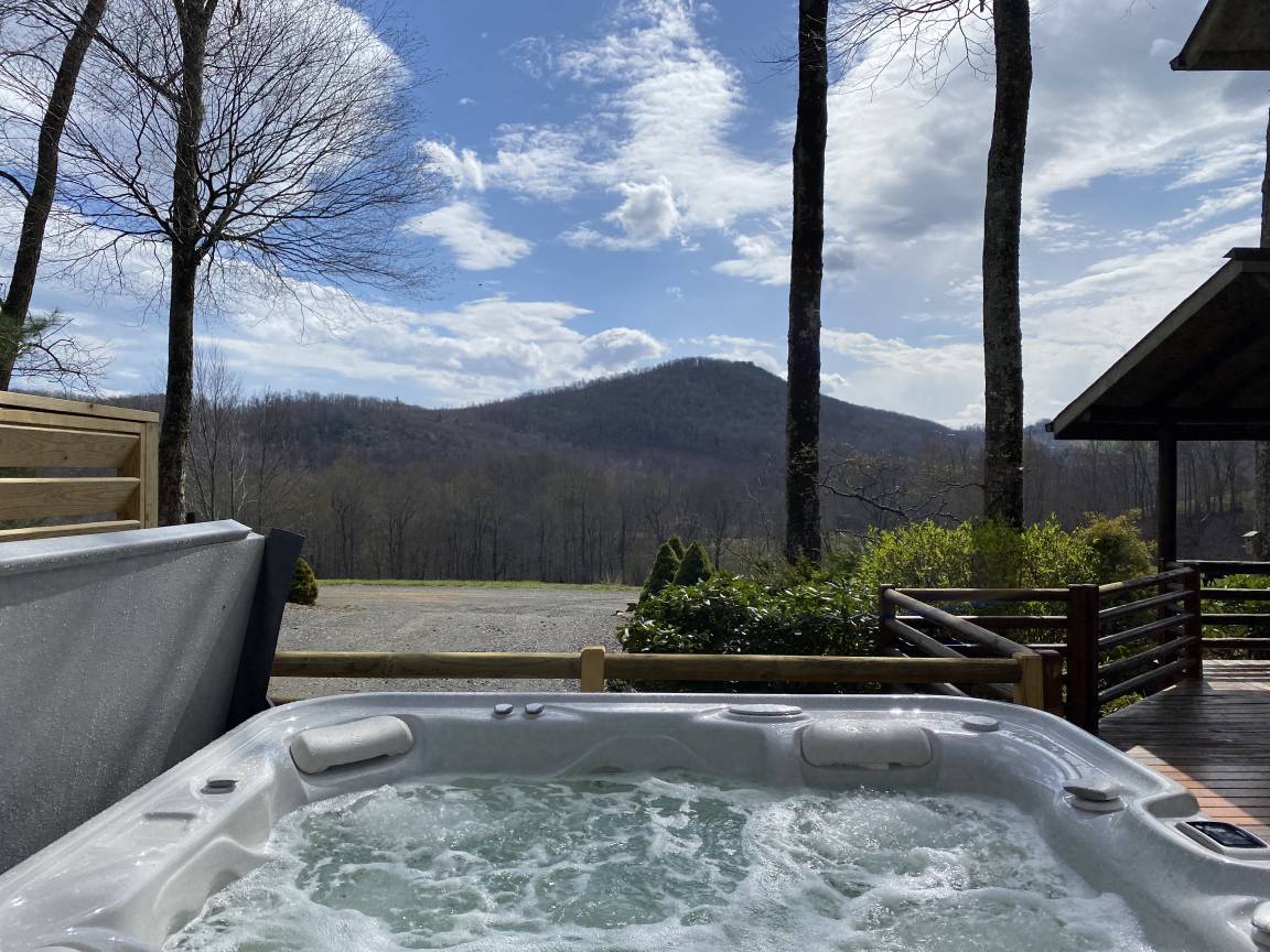 216 M² Cabin ∙ 3 Bedrooms ∙ 10 Guests - West Jefferson, NC