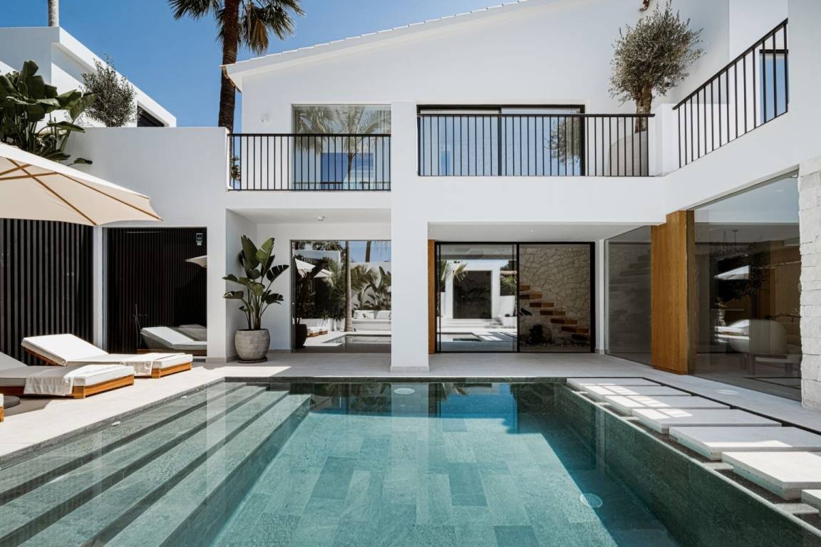 262 M² Villa ∙ 4 Bedrooms ∙ 8 Guests - Marbella