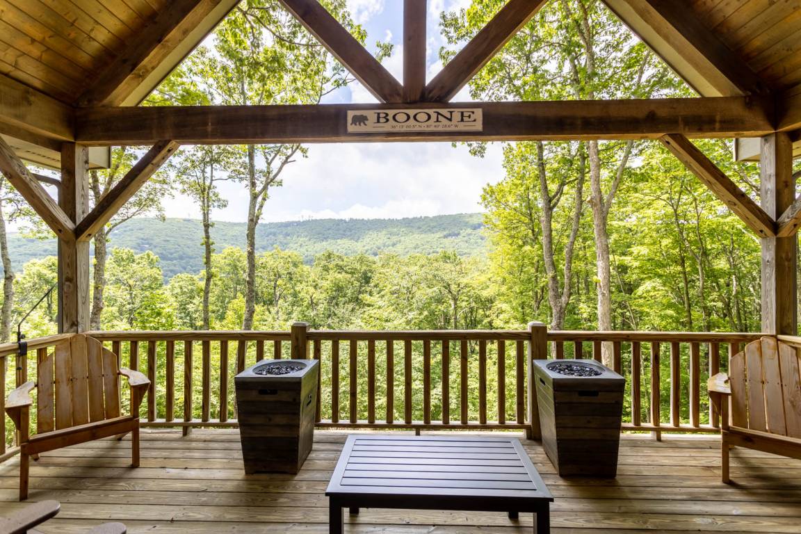 307 M² Cabin ∙ 4 Bedrooms ∙ 10 Guests - Boone, NC