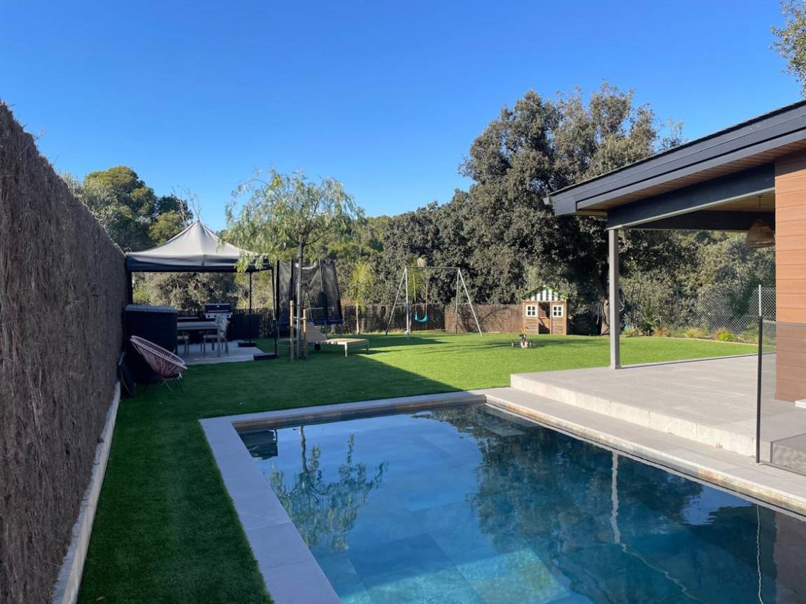 600 M² Huis ∙ 4 Slaapkamers ∙ 6 Gasten - Sabadell