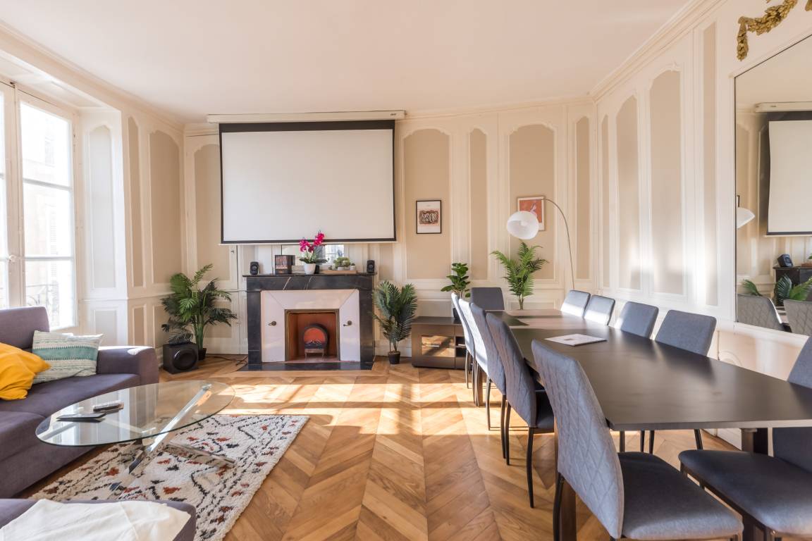 180 M² Villa ∙ 8 Chambres ∙ 24 Personnes - Allonnes