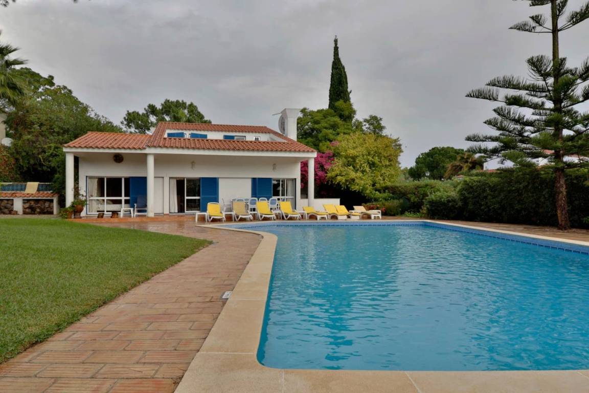 Villa ∙ 4 Bedrooms ∙ 8 Guests - Almancil