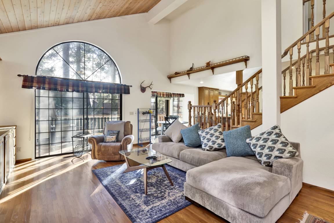 213 M² Chalet ∙ 4 Bedrooms ∙ 10 Guests - Big Bear Lake, CA