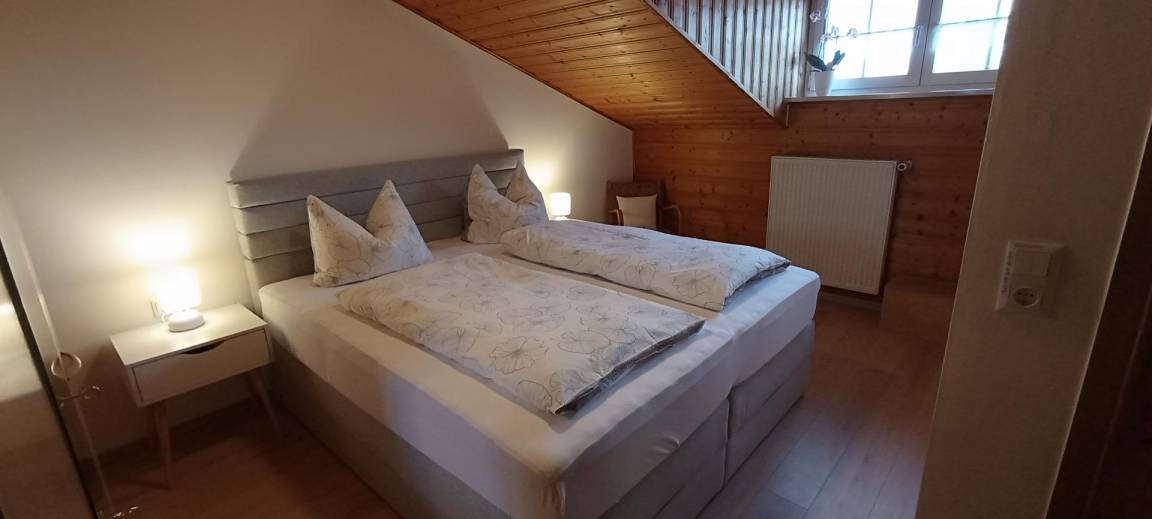 65 M² Ferienwohnung ∙ 2 Schlafzimmer ∙ 4 Gäste - Bischofsmais