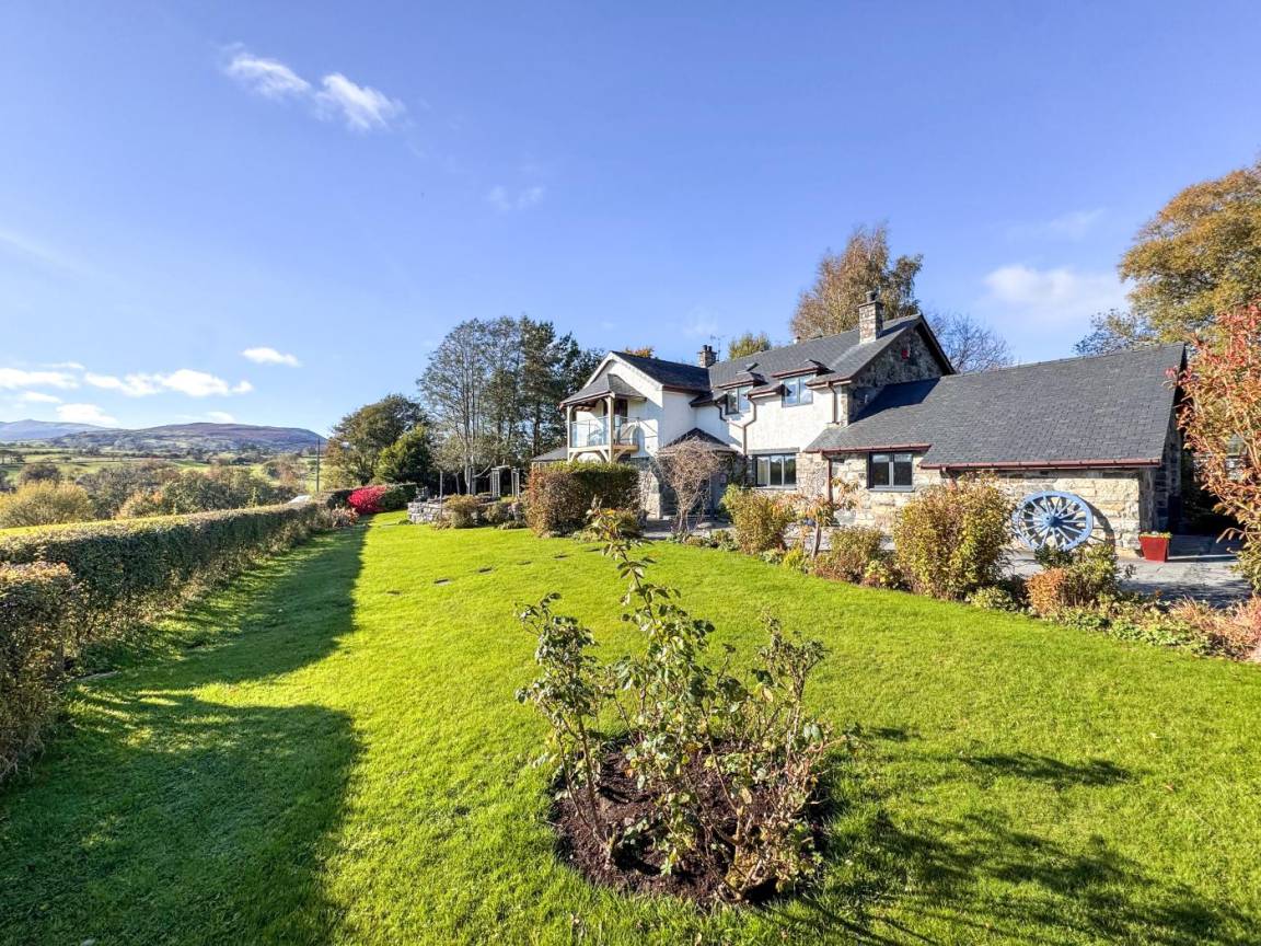 Cottage ∙ 6 Bedrooms ∙ 12 Guests - Bala