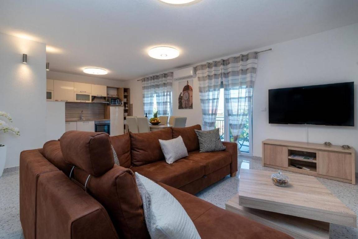 80 M² Ferienwohnung ∙ 2 Schlafzimmer ∙ 6 Gäste - Arbanija