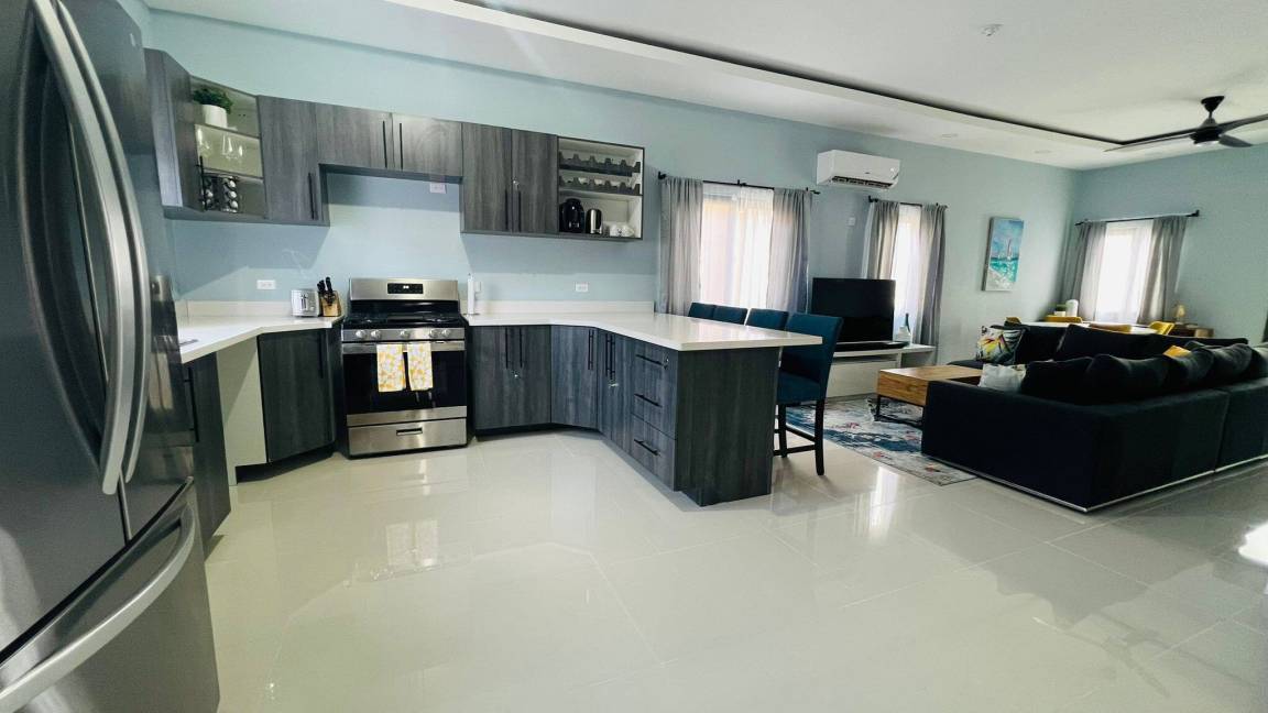 House ∙ 2 Bedrooms ∙ 4 Guests - Ocho Rios