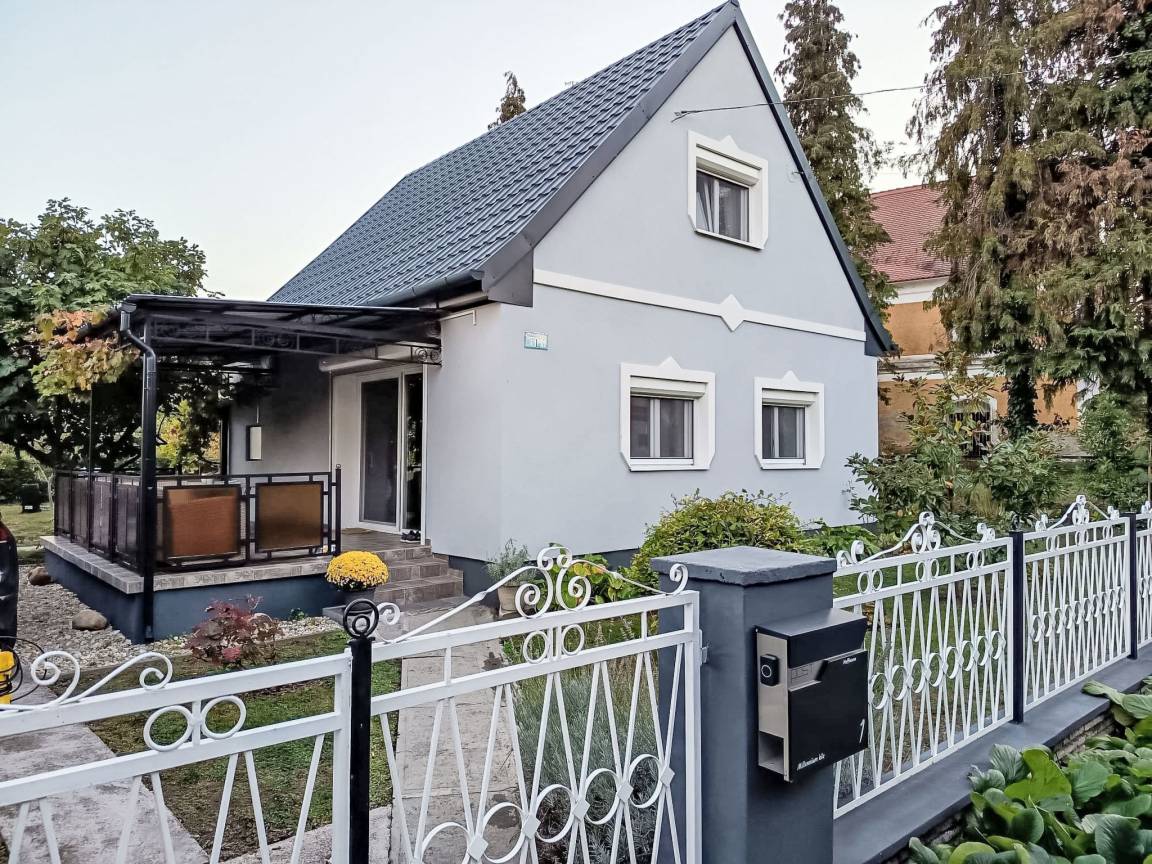 75 M² Ferienhaus ∙ 2 Schlafzimmer ∙ 4 Gäste - Vonyarcvashegy
