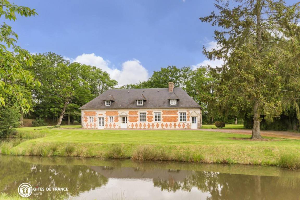 230 M² Gîte ∙ 5 Chambres ∙ 10 Personnes - Ajou