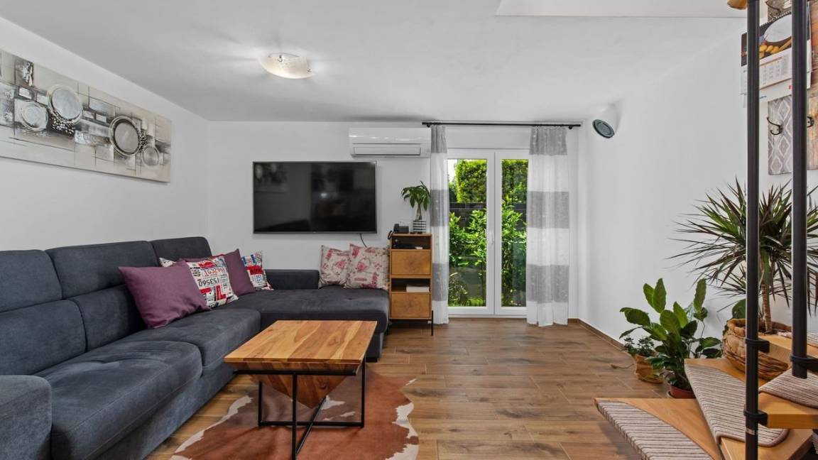 140 M² House ∙ 3 Bedrooms ∙ 8 Guests - Pješčana Uvala