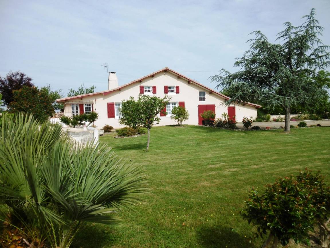 139 M² Gîte ∙ 3 Chambres ∙ 6 Personnes - Hagetmau