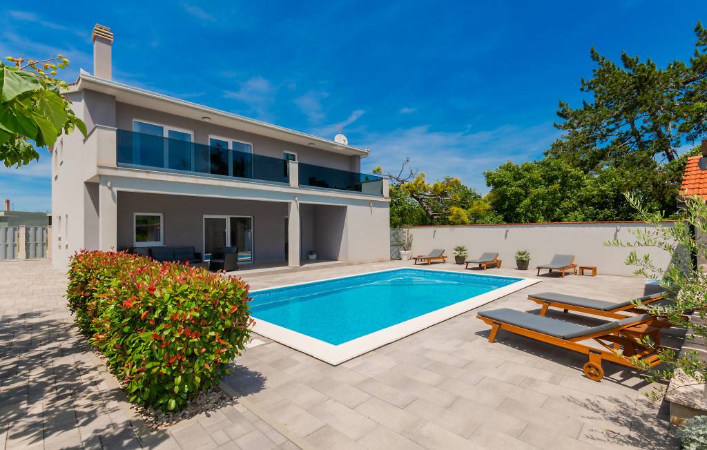 270 M² Villa ∙ 5 Bedrooms ∙ 12 Guests - Brela