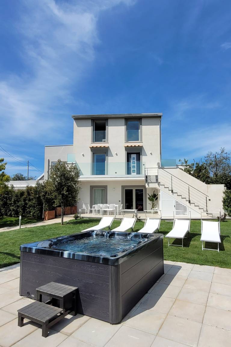 190 M² Villa ∙ 5 Bedrooms ∙ 12 Guests - Sorrento