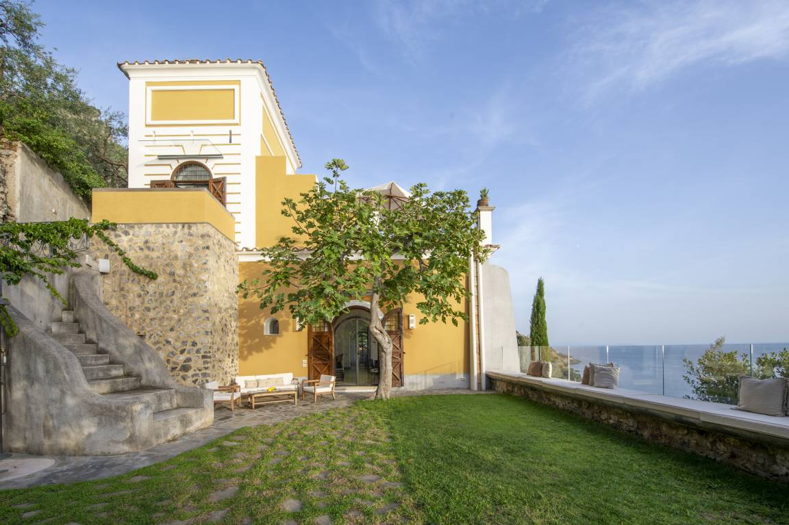 160 M² Villa ∙ 5 Bedrooms ∙ 10 Guests - Positano