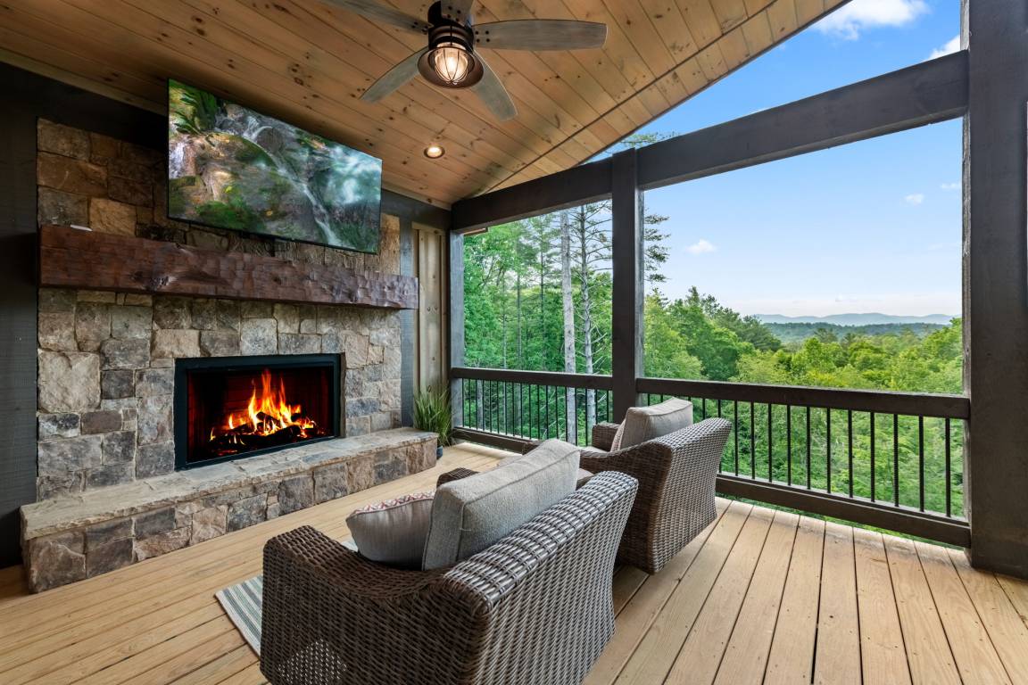 251 M² Cabin ∙ 4 Bedrooms ∙ 10 Guests - Ellijay, GA