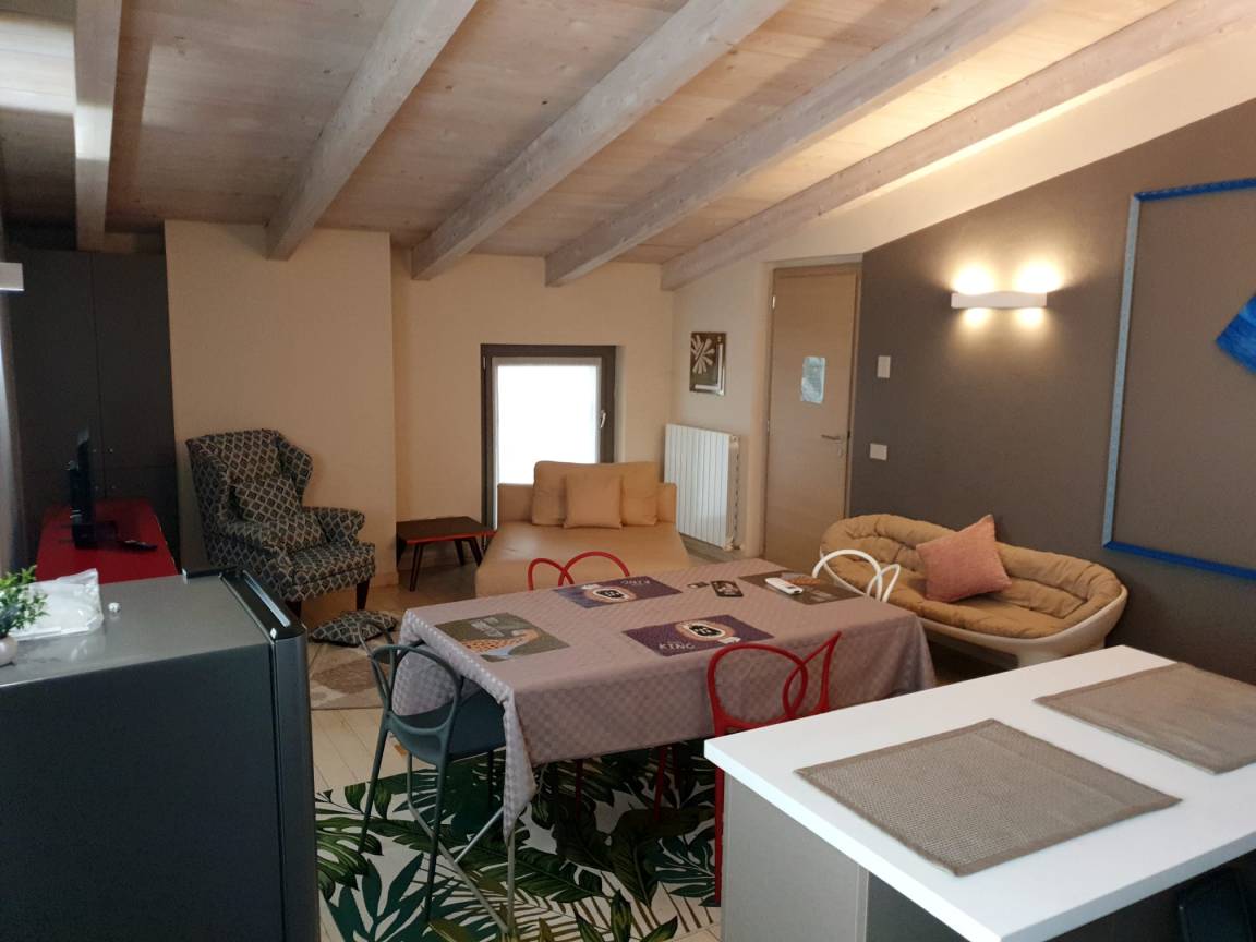 80 M² Apartment ∙ 2 Bedrooms ∙ 5 Guests - Piacenza