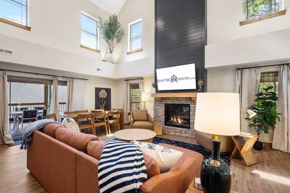 House ∙ 4 Bedrooms ∙ 10 Guests - Branson, MO