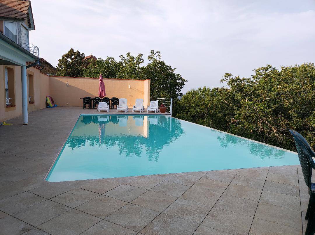 190 M² Villa ∙ 5 Bedrooms ∙ 13 Guests - Carennac