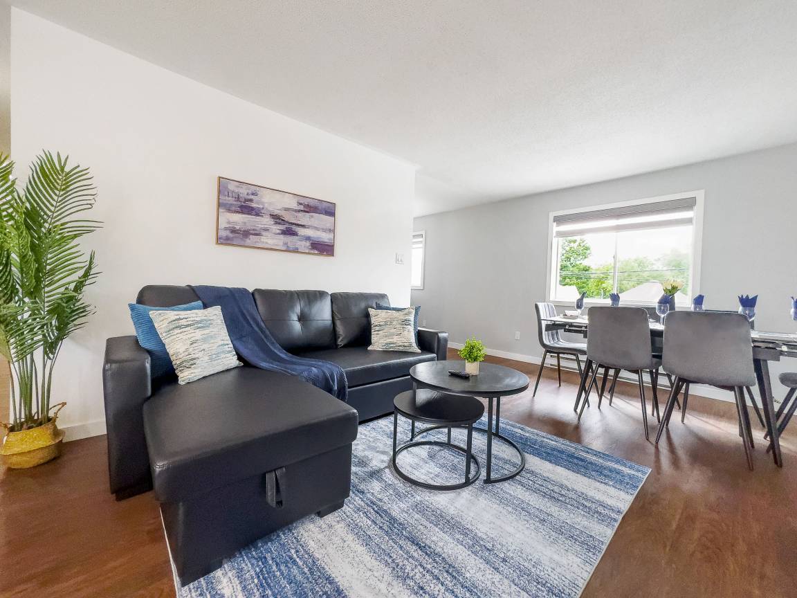 Apartment ∙ 3 Bedrooms ∙ 7 Guests - Bobcaygeon