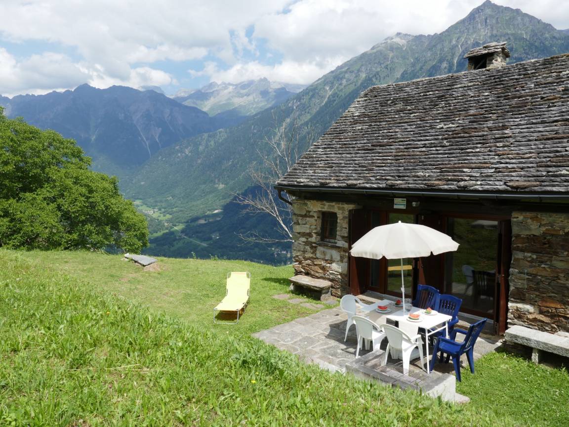 70 M² House ∙ 2 Bedrooms ∙ 6 Guests - Canton of Ticino