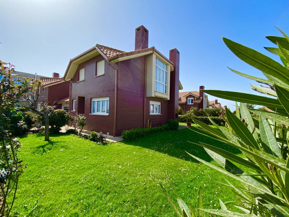 235 M² Chalet ∙ 3 Habitaciones ∙ 6 Huéspedes - Cantabria