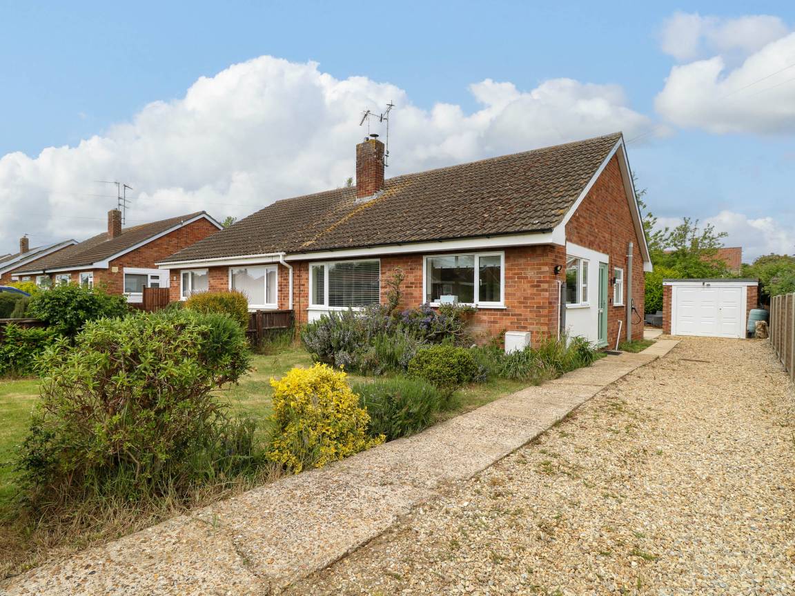 Cottage ∙ 2 Bedrooms ∙ 4 Guests - Snettisham
