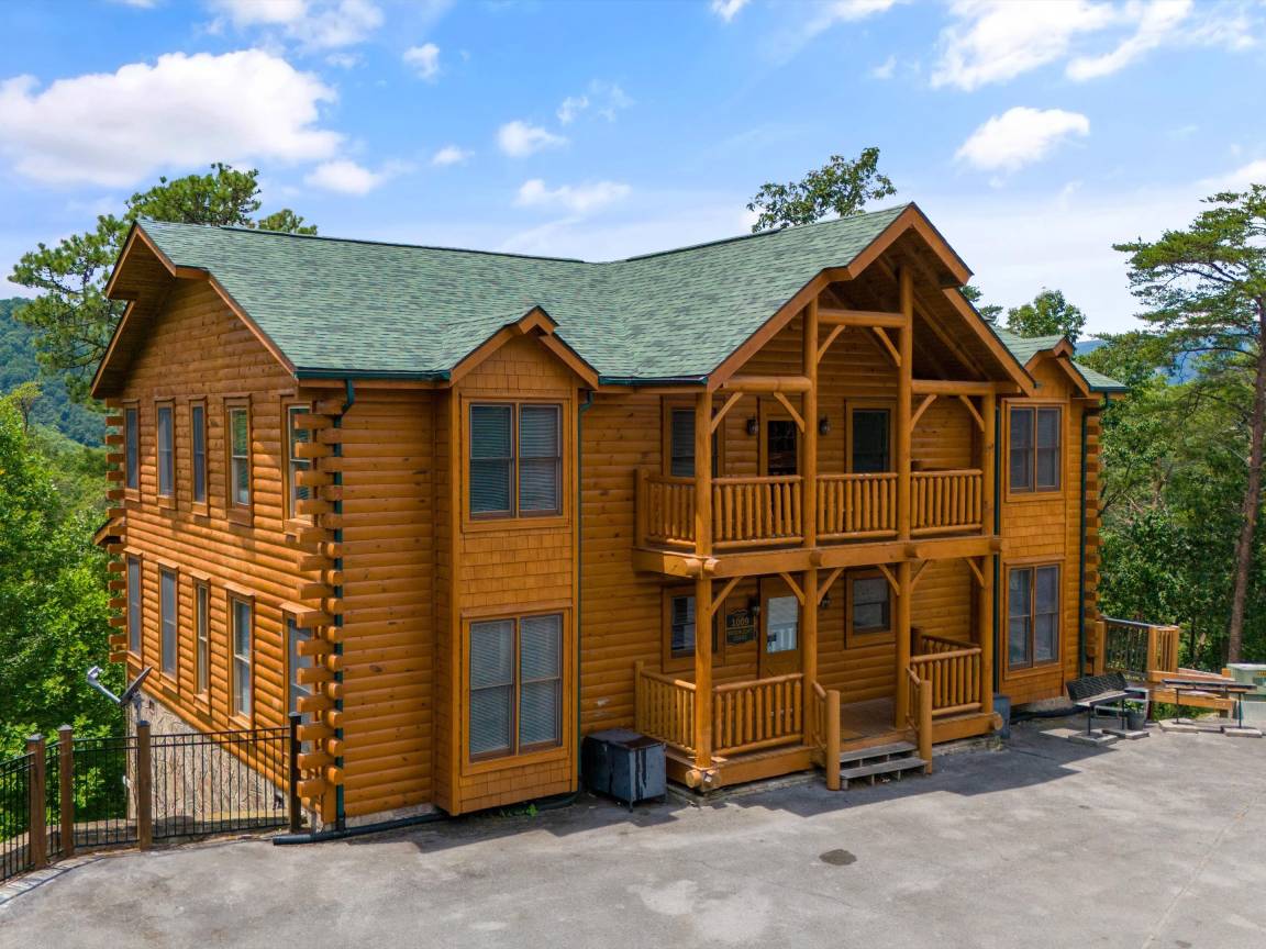 465 M² Cabin ∙ 8 Bedrooms ∙ 36 Guests - Pigeon Forge, TN