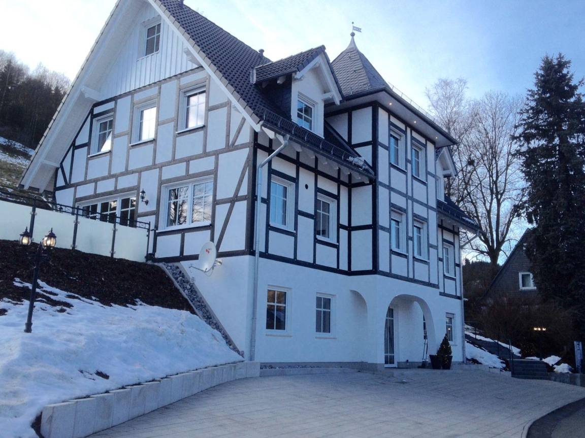 340 M² Huis ∙ 10 Slaapkamers ∙ 20 Gasten - Olsberg