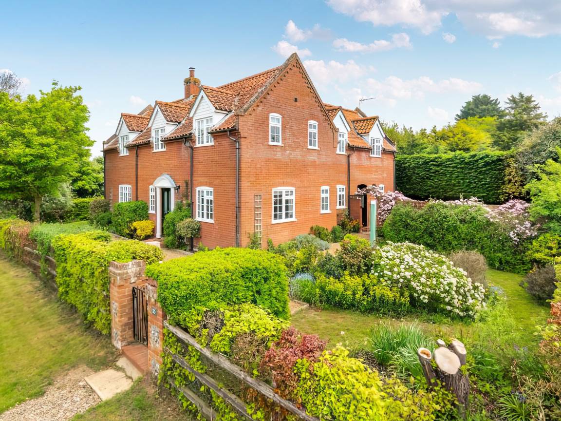 Cottage ∙ 4 Bedrooms ∙ 8 Guests - Sheringham