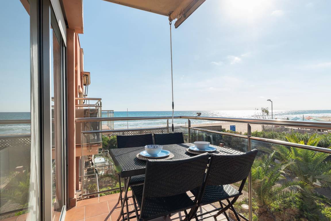 35 M² Ferienwohnung ∙ 1 Schlafzimmer ∙ 4 Gäste - Castelldefels
