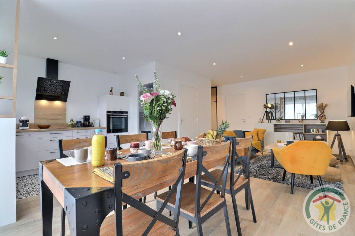 75 M² Gîte ∙ 3 Chambres ∙ 6 Personnes - Fougères