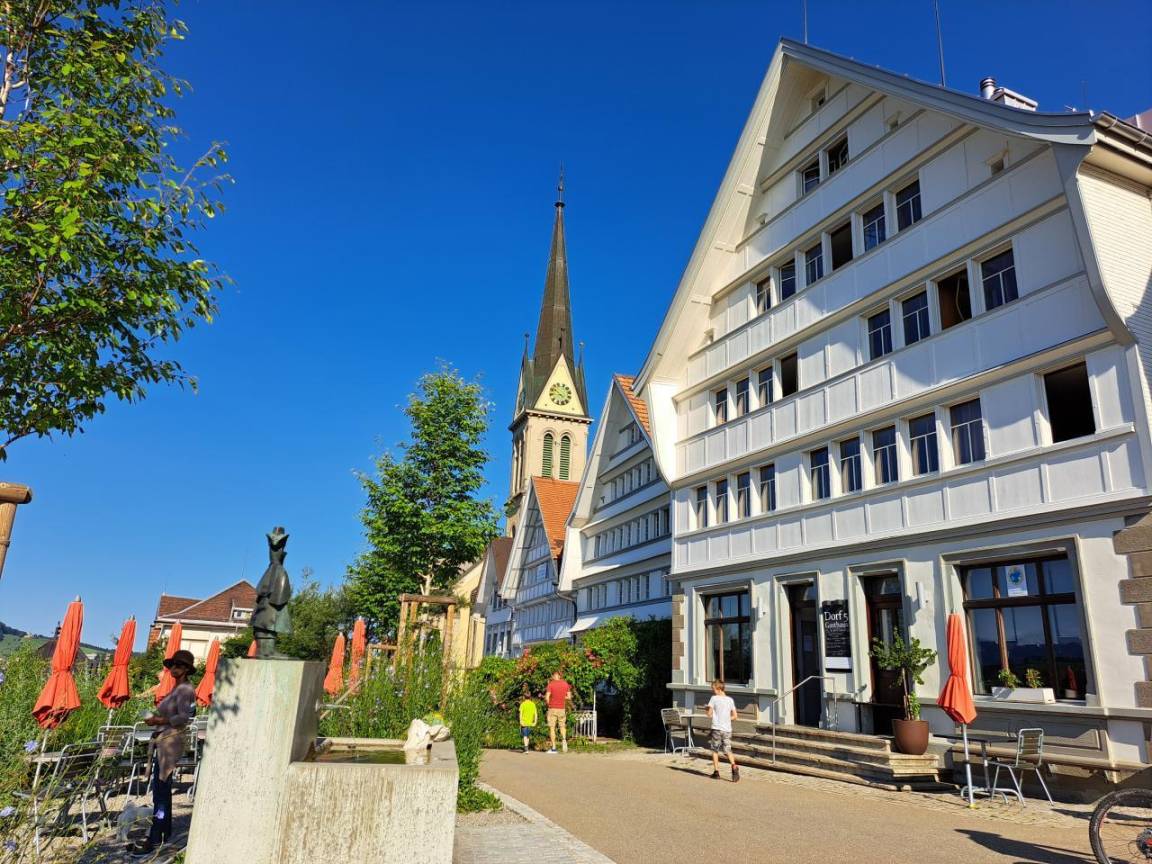 90 M² Apartment ∙ 2 Bedrooms ∙ 4 Guests - Appenzell