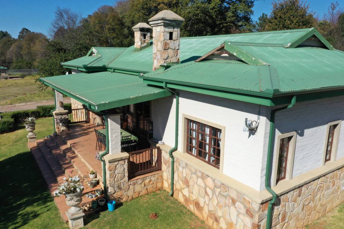 200 M² House ∙ 2 Bedrooms ∙ 5 Guests - Dullstroom