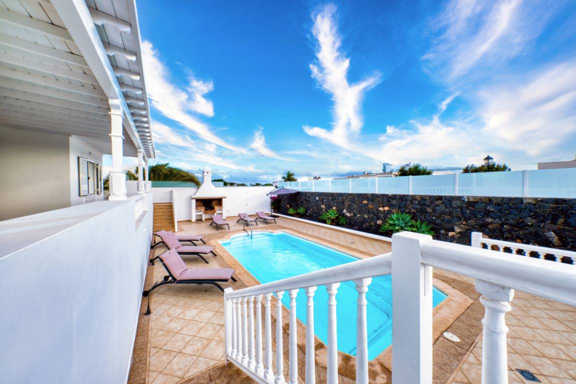 200 M² Villa ∙ 3 Habitaciones ∙ 6 Huéspedes - Lanzarote