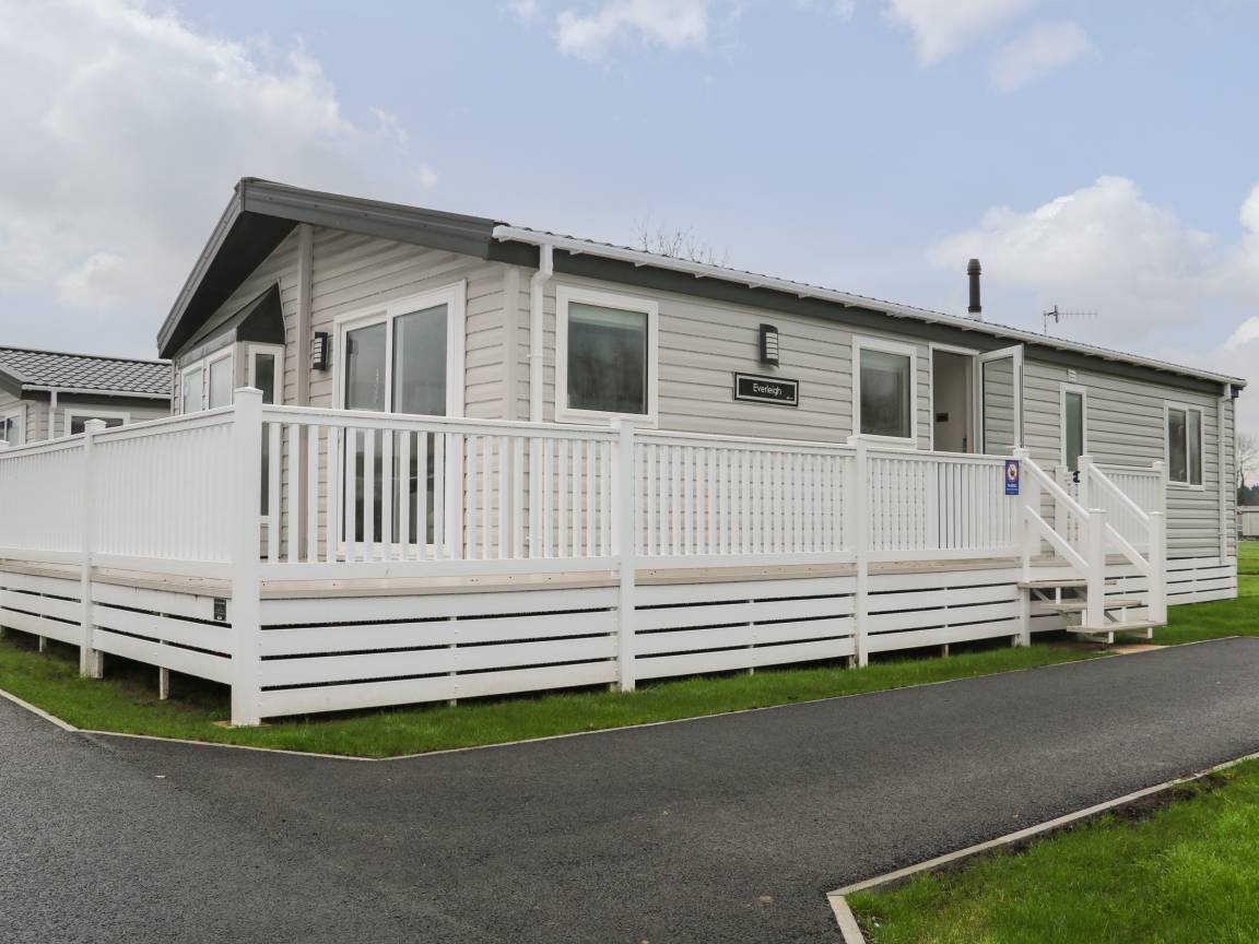 Cottage ∙ 2 Bedrooms ∙ 4 Guests - Chichester