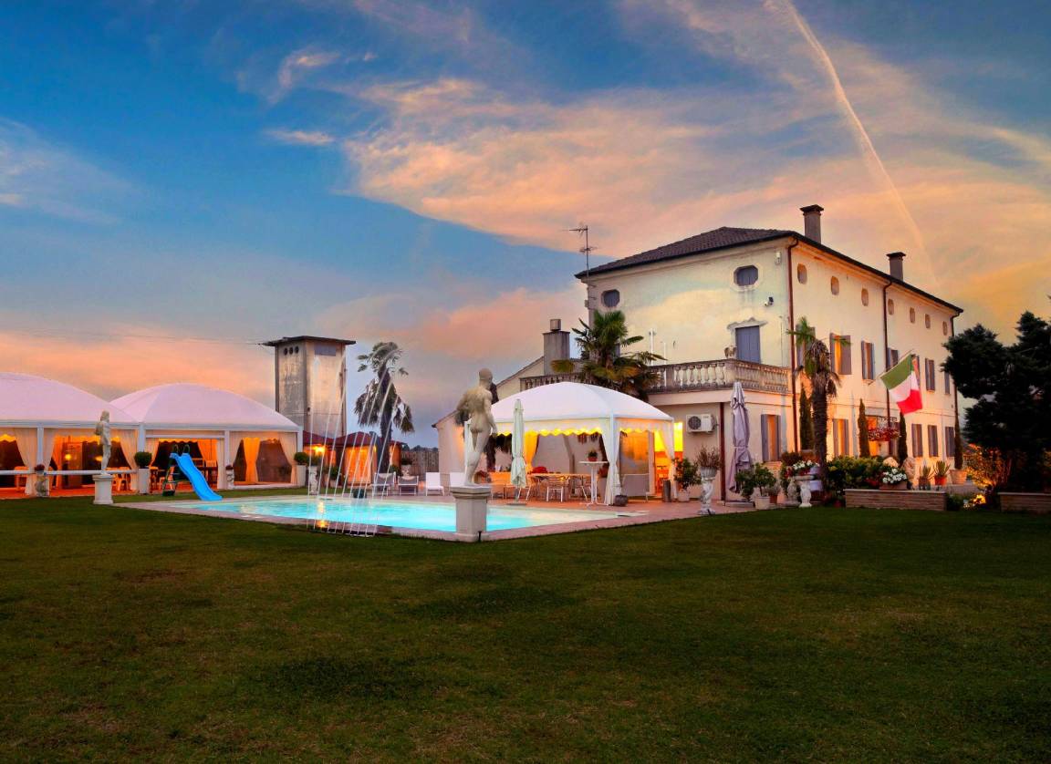 400 M² Huis ∙ 5 Slaapkamers ∙ 14 Gasten - Canda