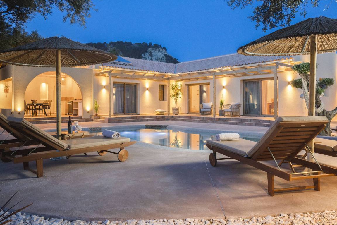 120 M² Villa ∙ 3 Bedrooms ∙ 7 Guests - Zakintos