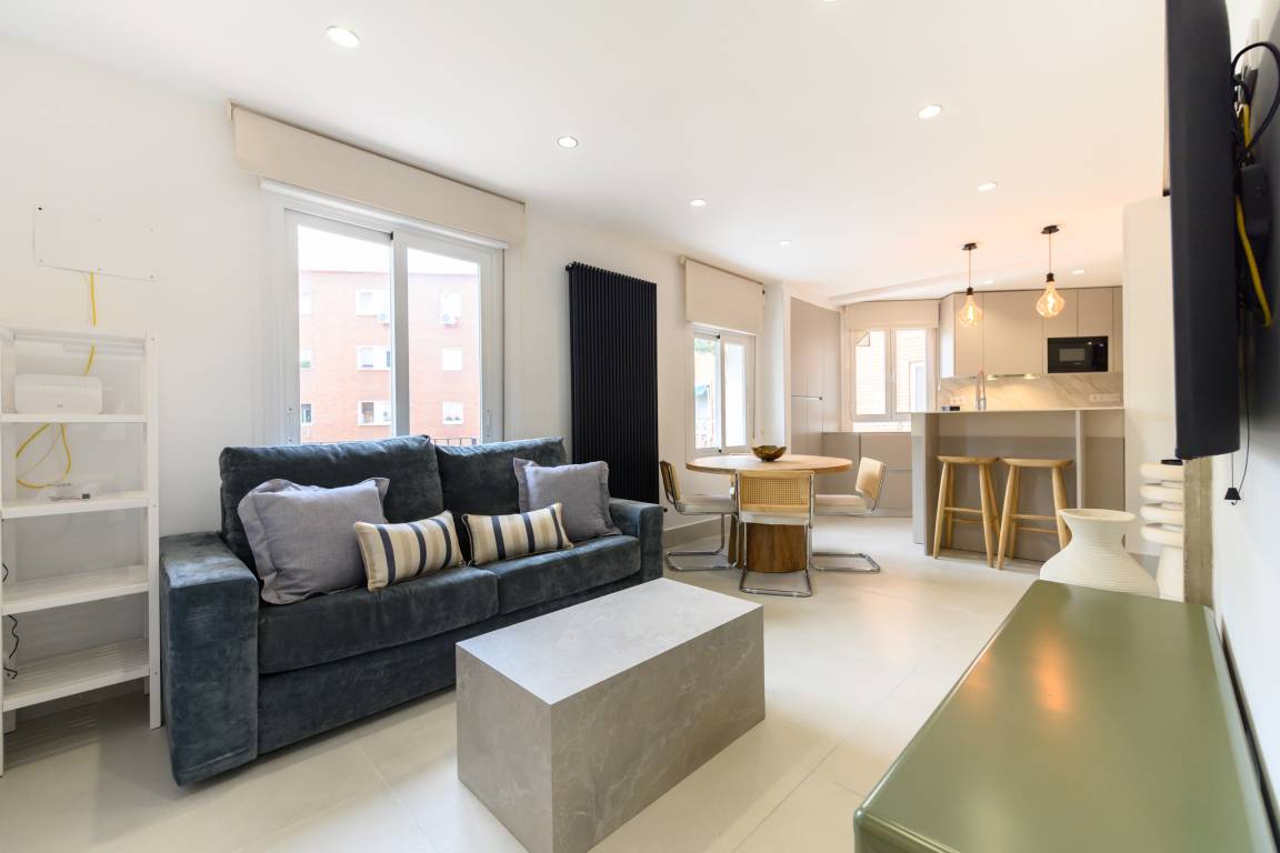 79 M² Apartment ∙ 2 Bedrooms ∙ 6 Guests - Madrid