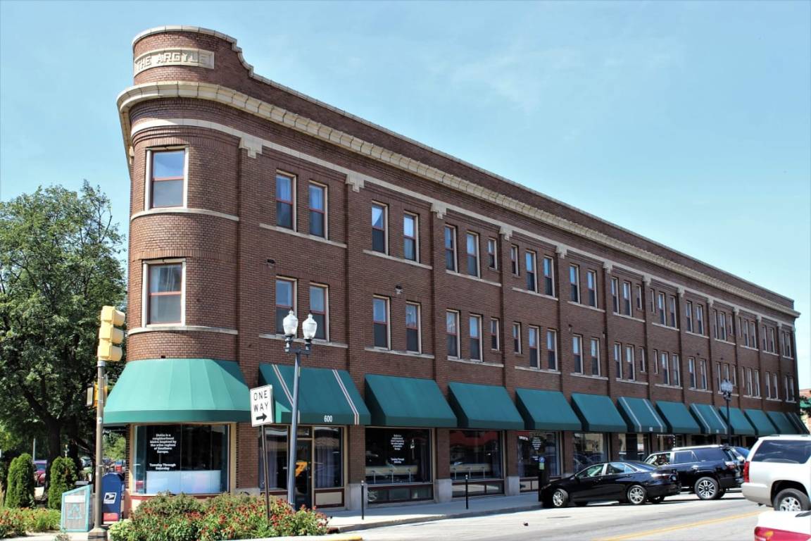 60 M² Apartment ∙ 1 Bedroom ∙ 4 Guests - Garfield Park Indianapolis