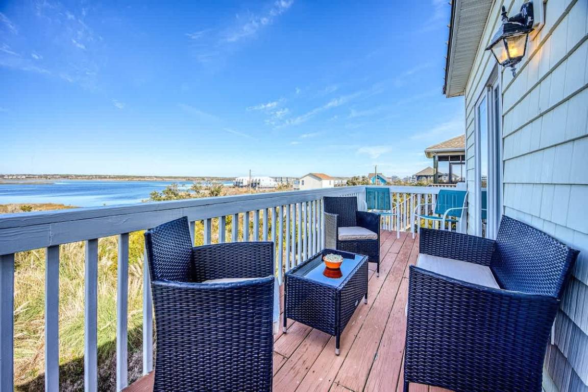 House ∙ 4 Bedrooms ∙ 9 Guests - North Topsail Beach, NC