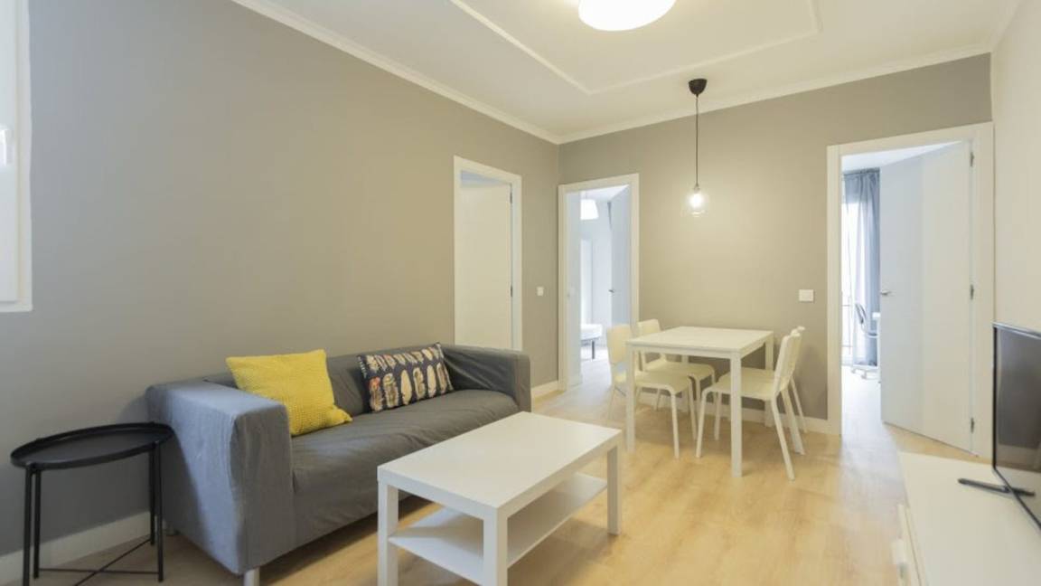 48 M² Apartamento ∙ 3 Habitaciones ∙ 4 Huéspedes - Madrid