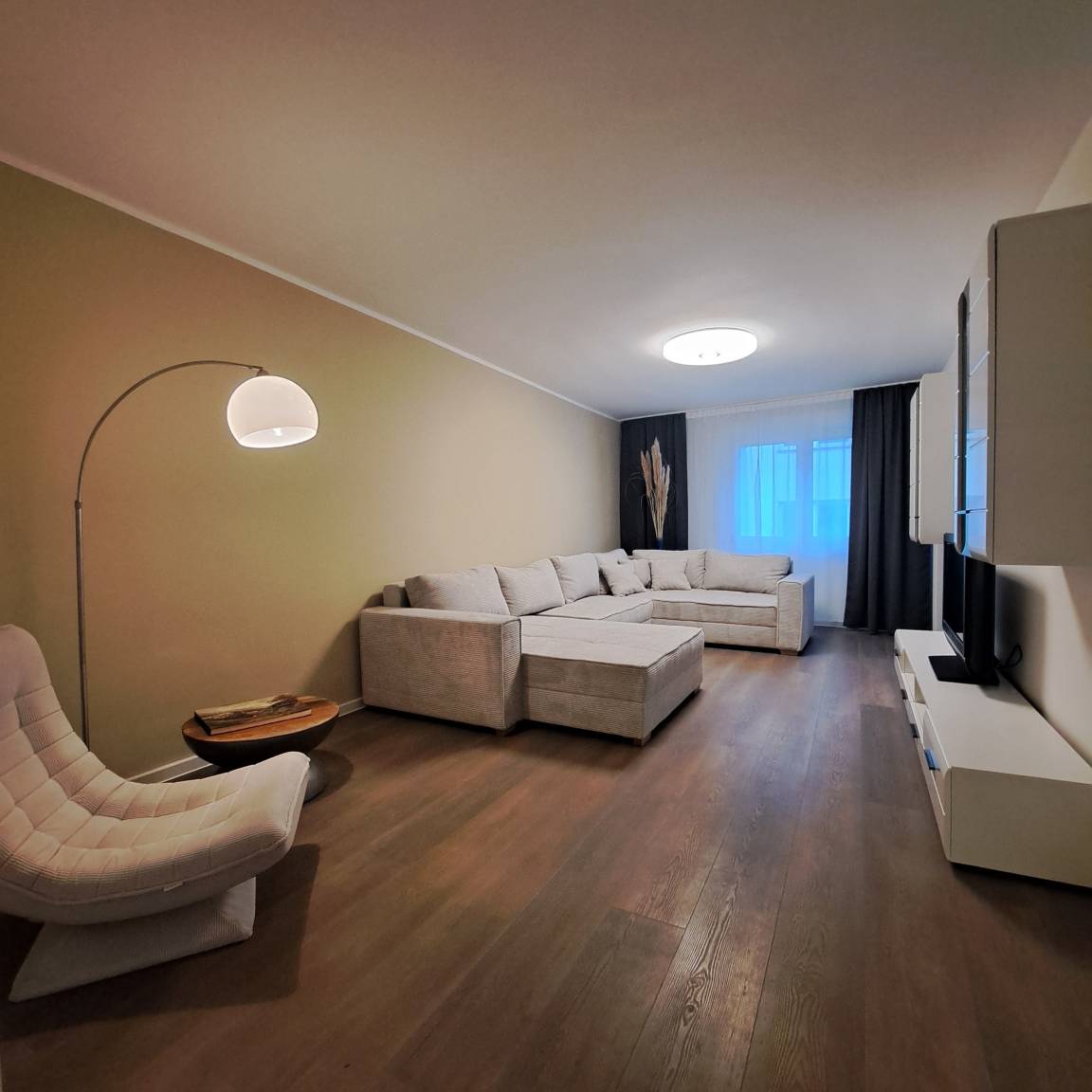 112 M² House ∙ 2 Bedrooms ∙ 6 Guests - Neuss