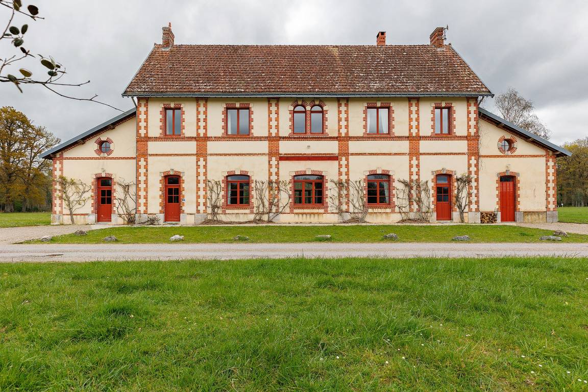 350 M² Villa ∙ 6 Chambres ∙ 14 Personnes - Langeais