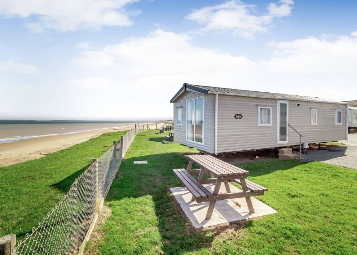 Chalet ∙ 3 Bedrooms ∙ 8 Guests - Norfolk