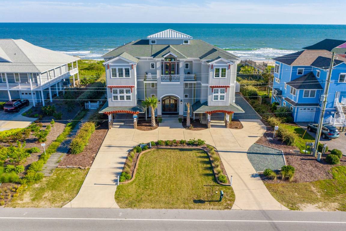 House ∙ 8 Bedrooms ∙ 26 Guests - North Topsail Beach, NC