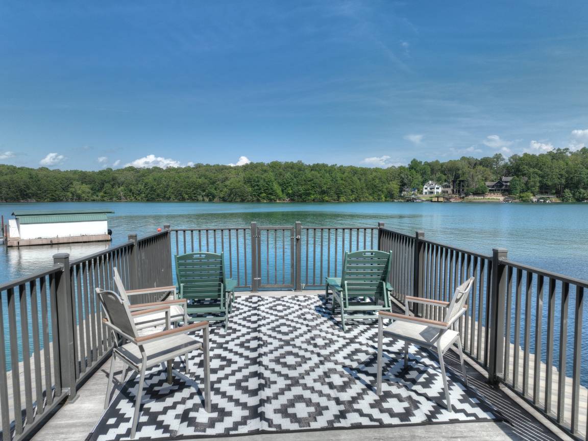 Cabin ∙ 4 Bedrooms ∙ 10 Guests - Blue Ridge, GA